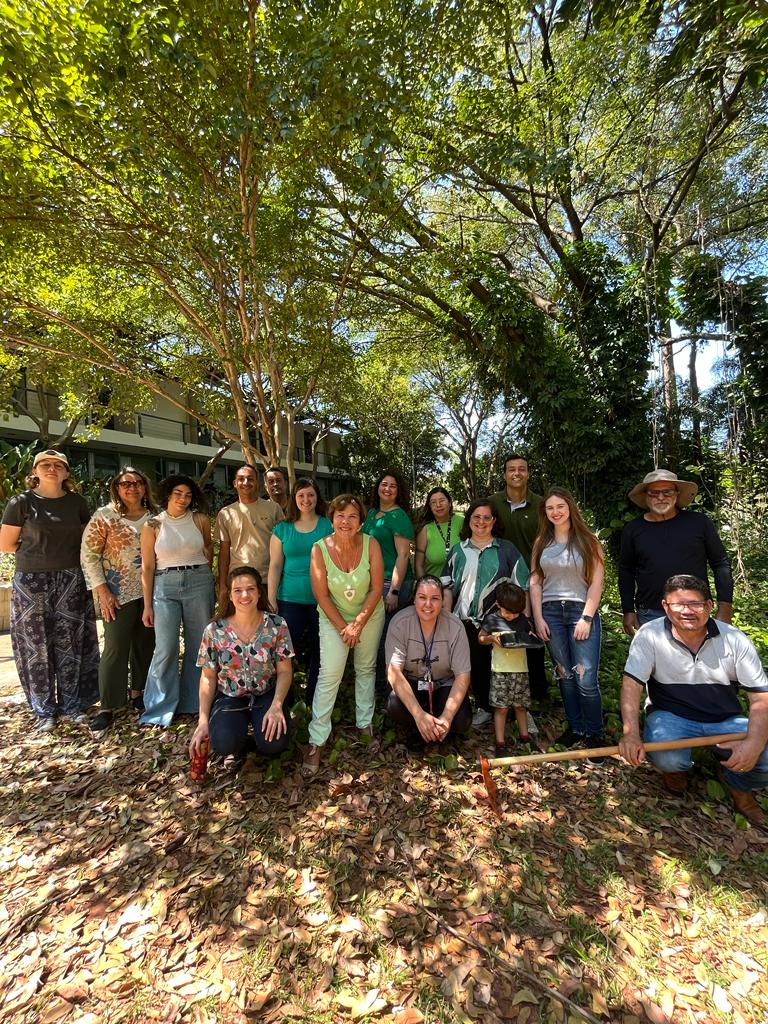 Dia da árvore da UNICAMP - Plantio de árvores no Instituto de Economia ...